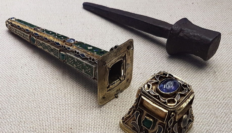 ¿Qué son los santos clavos y cuál es su historia?