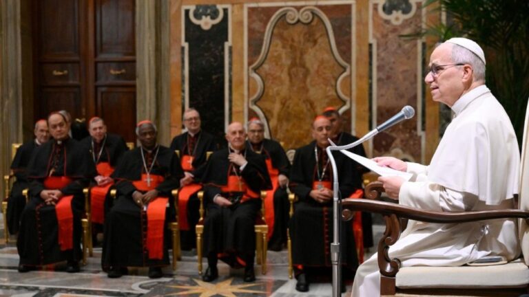Pope points out urgency of transmitting the faith