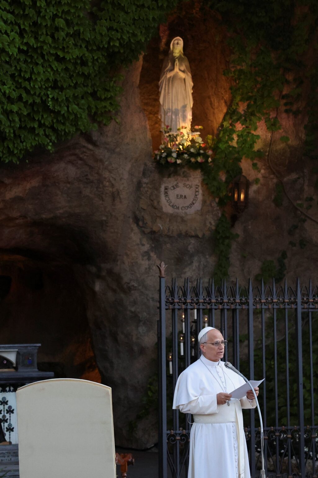Pope encourages discovery of the life of God the Trinity